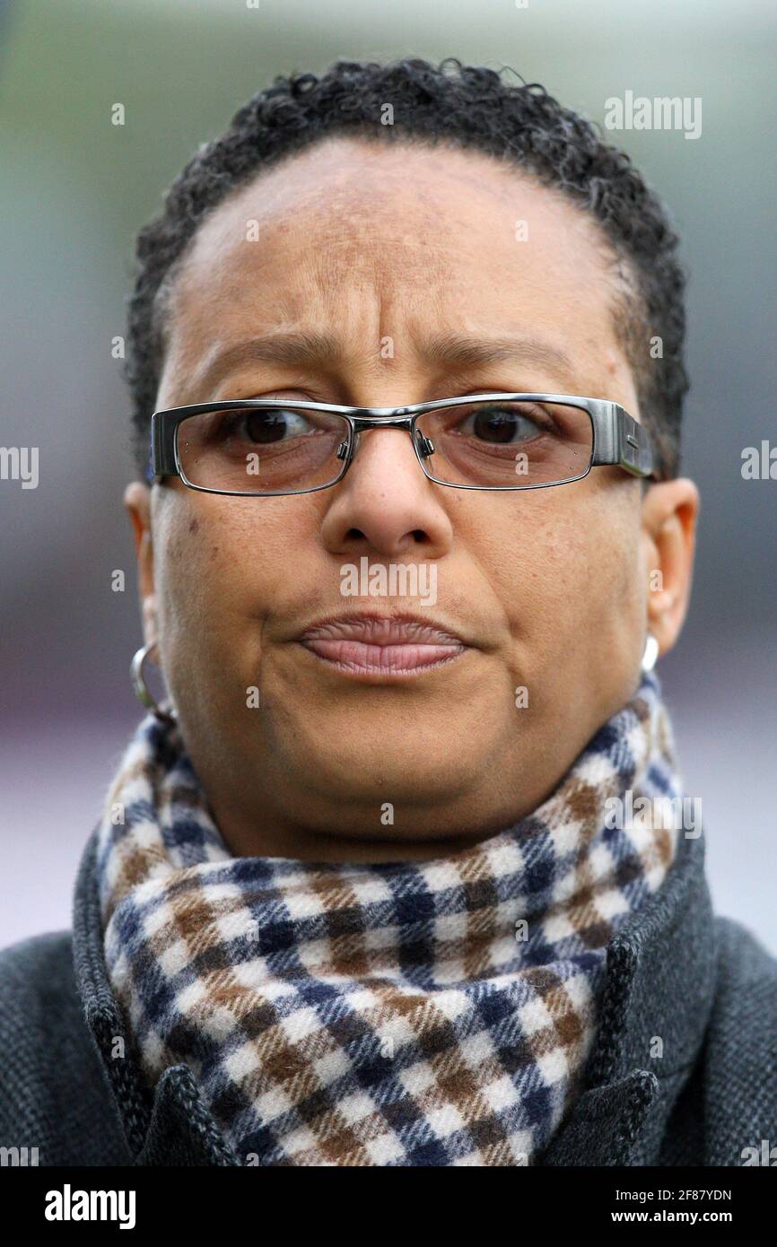 England manager hope powell hi-res stock photography and images - Alamy