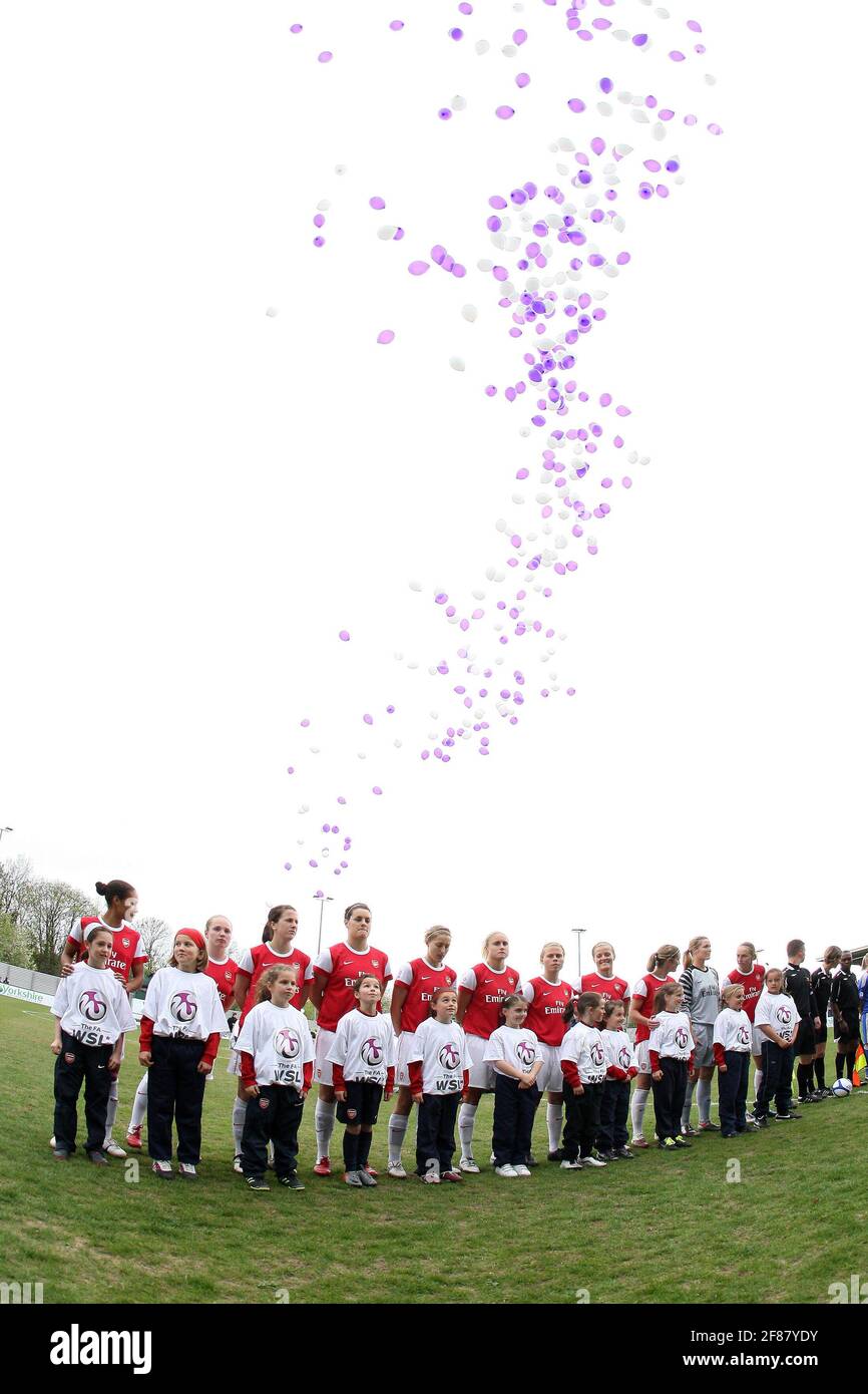 Balloons are launched as the teams line up before kick-off Stock Photo ...