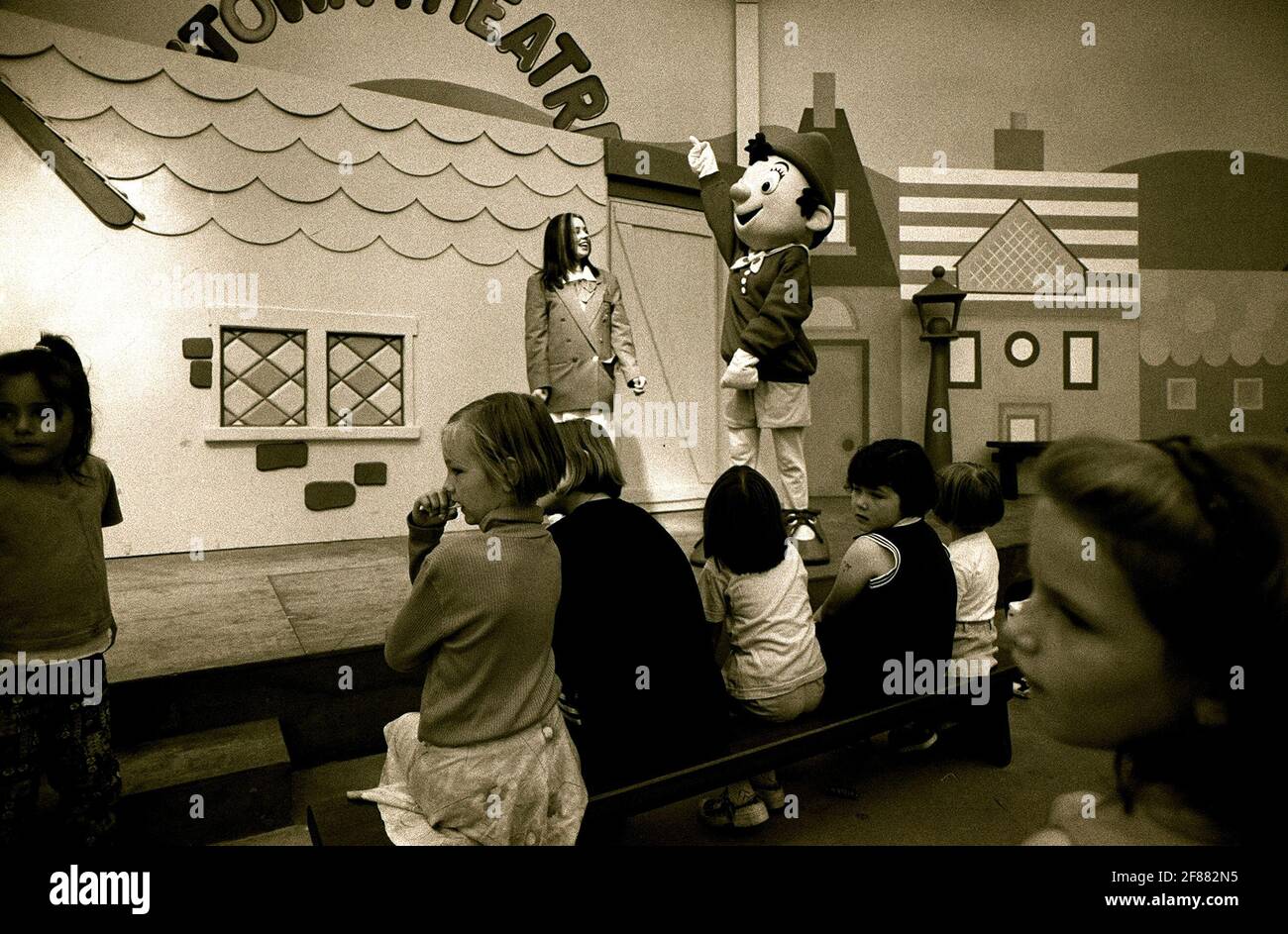 Female red coat entertaining children at Butlins with noddy Stock Photo ...
