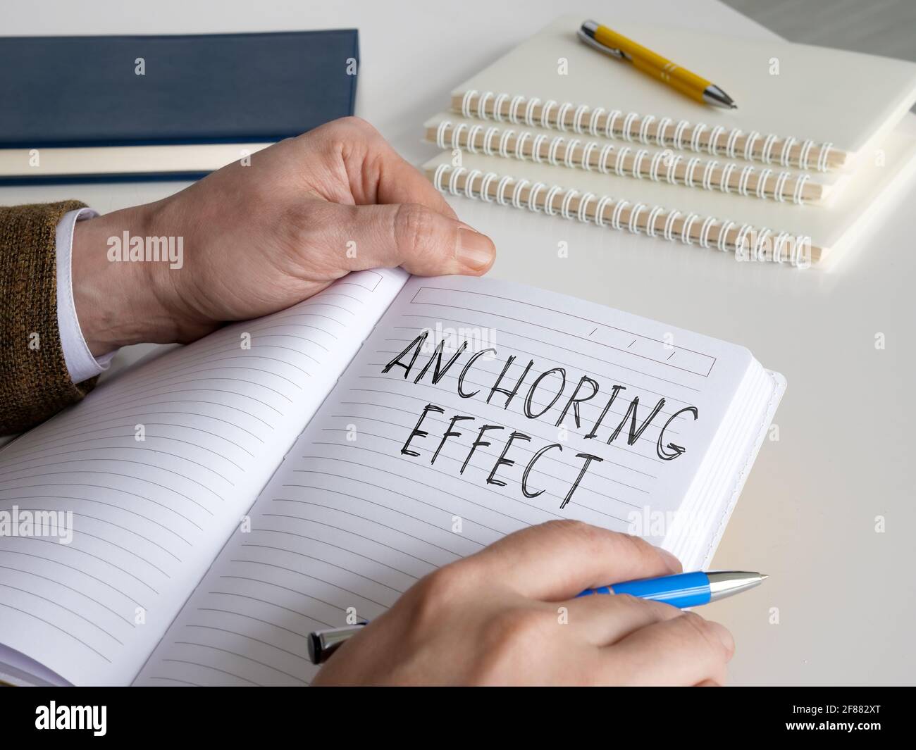 Anchoring effect hi-res stock photography and images - Alamy