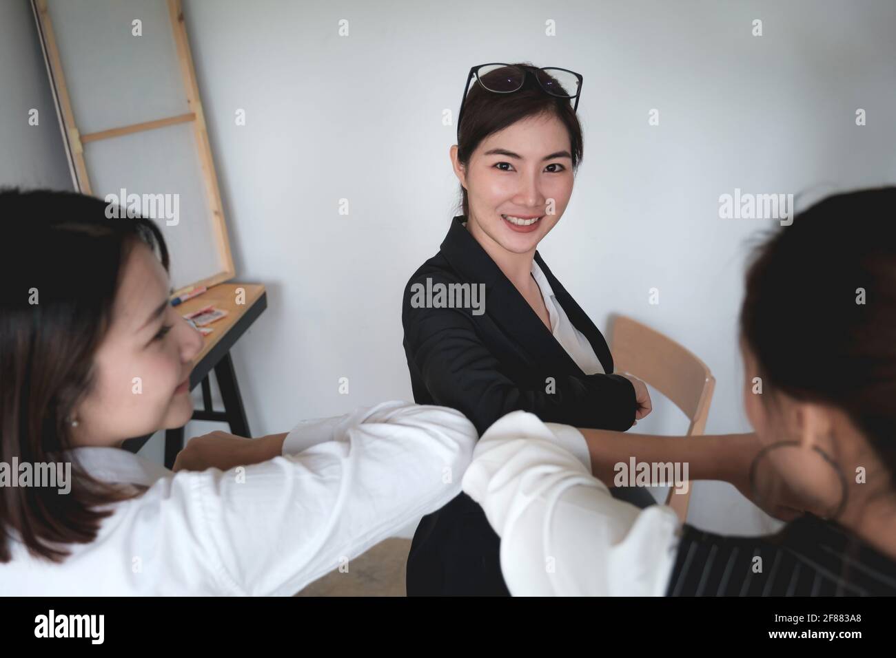 Normal anatomy of the elbow hi-res stock photography and images - Alamy