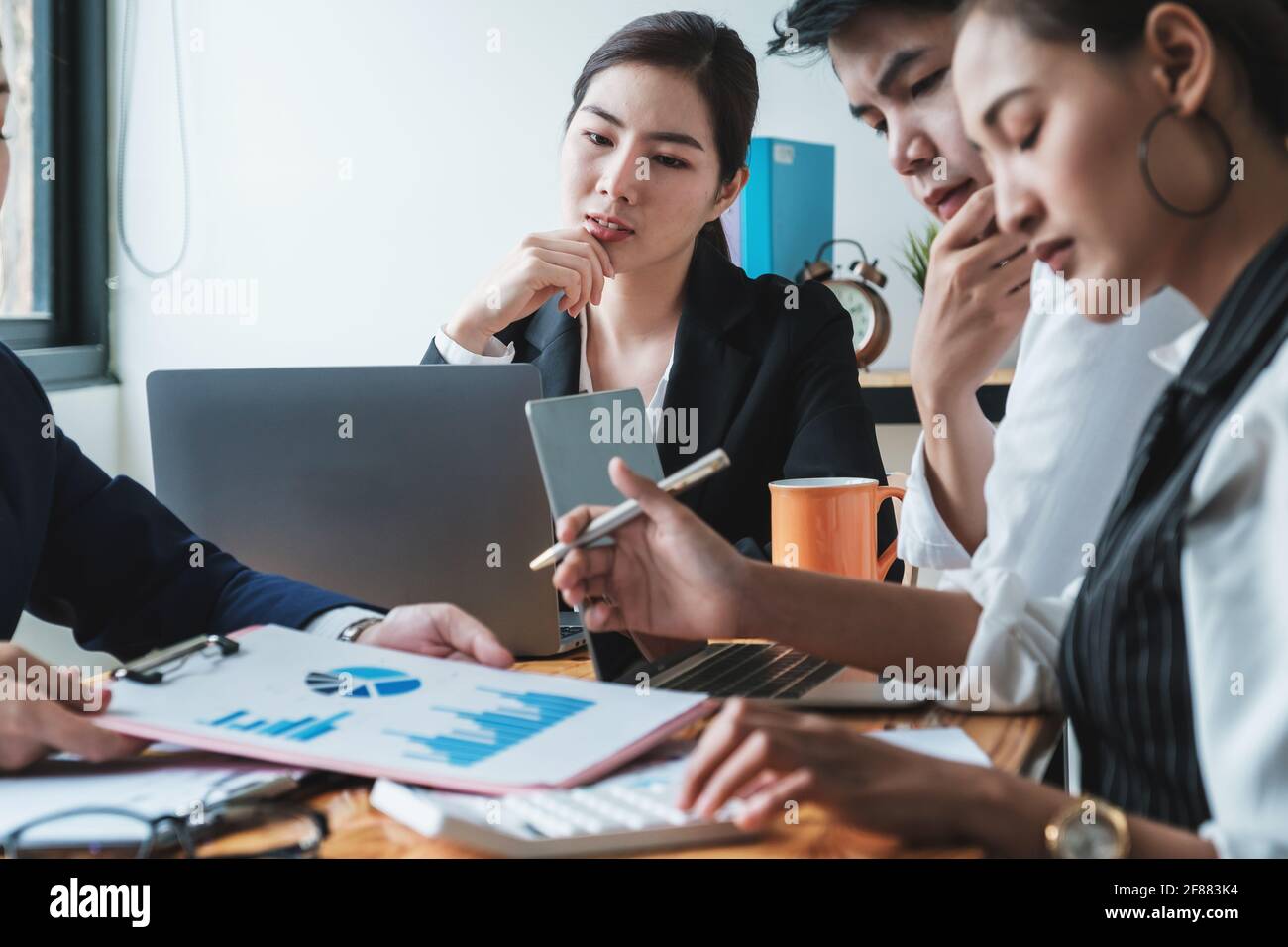 Accounting network hi-res stock photography and images - Alamy