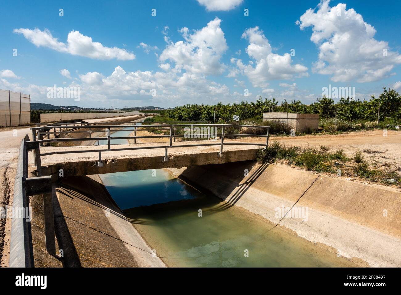 Brick aqueduct hi-res stock photography and images - Alamy