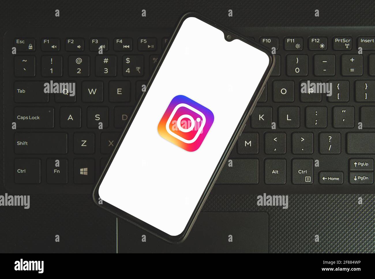 Online photo sharing service hi-res stock photography and images - Alamy