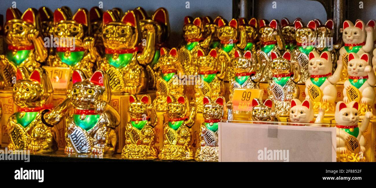 Golden chinese cat Souvenirs in Souvenir shop store in Bangkok Thailand ...