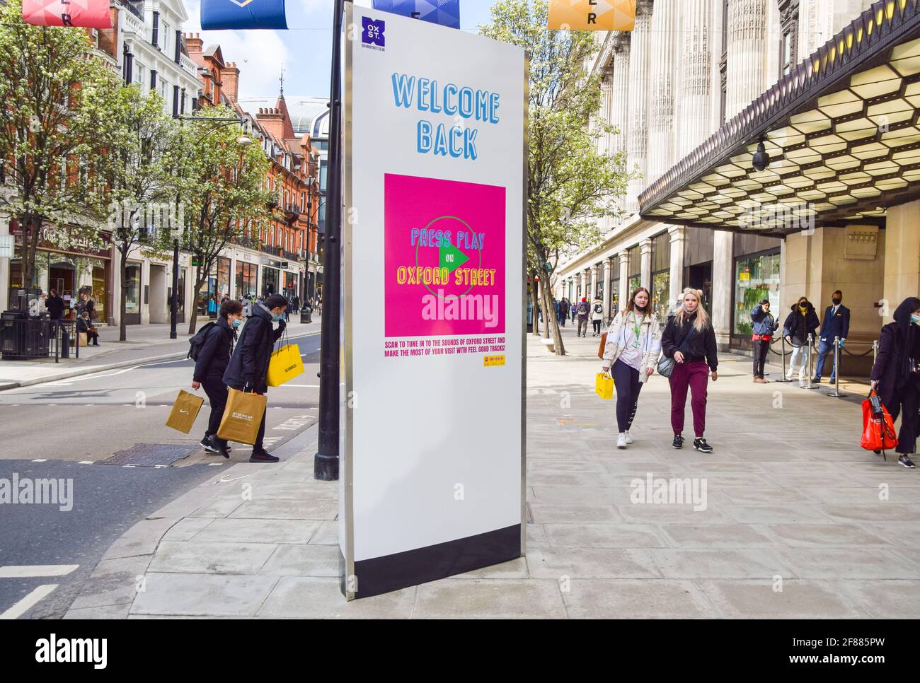 Welcome back to oxford street sign hi-res stock photography and images ...