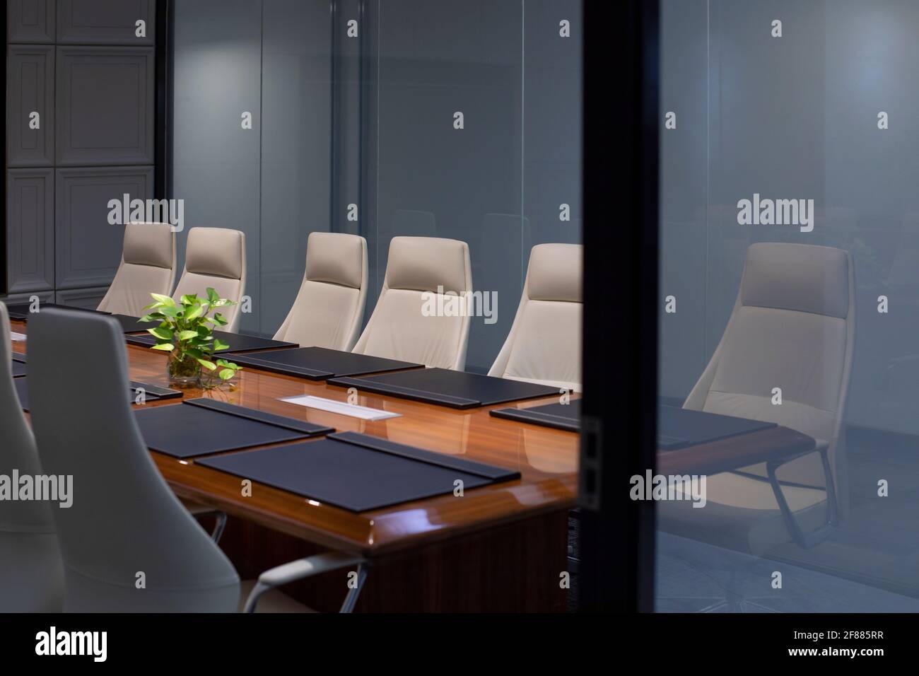 Empty conference room Stock Photo - Alamy