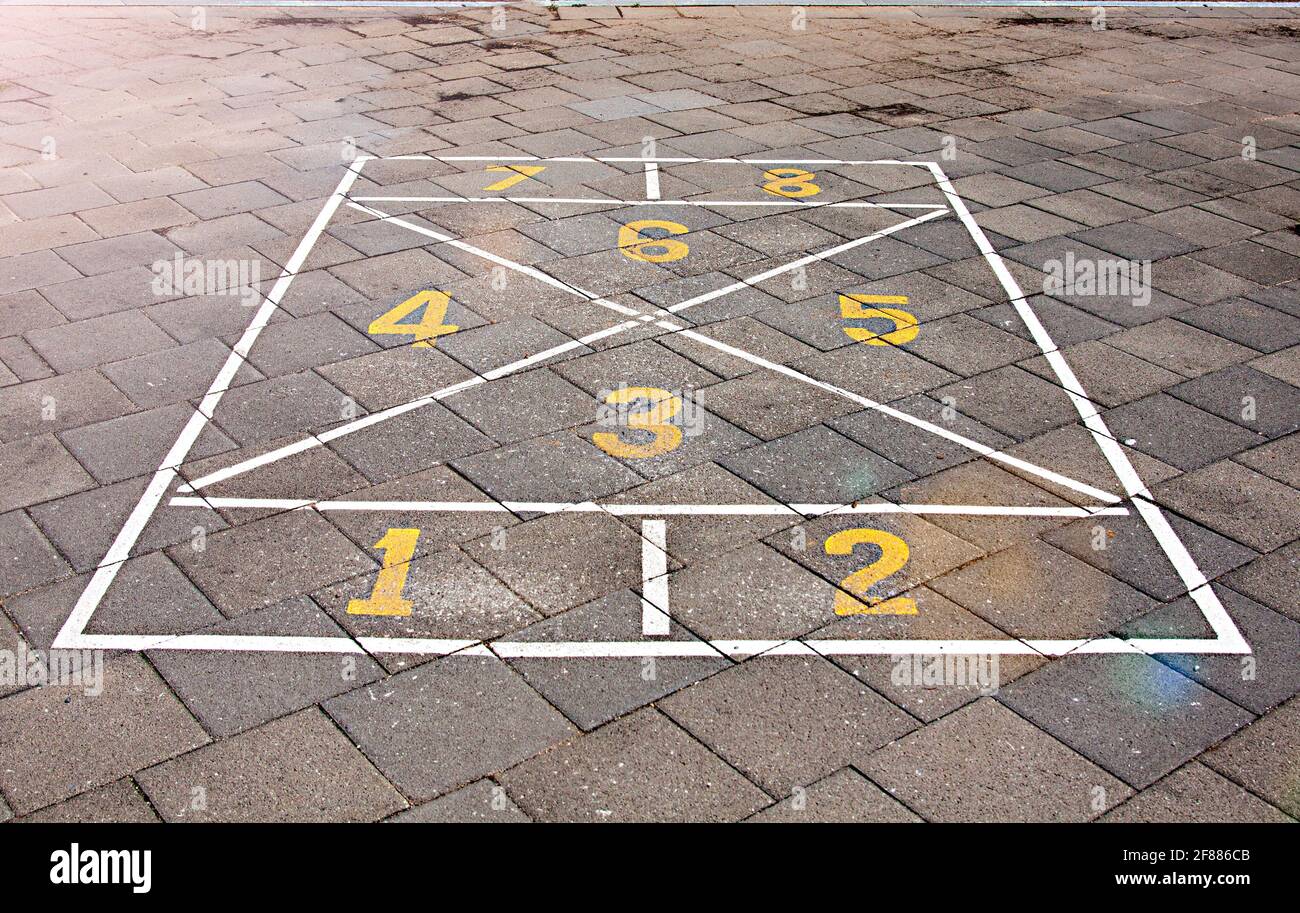 Hopscotch game hi-res stock photography and images - Alamy