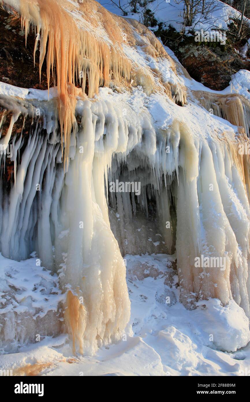 Icicles of frozen waterfall hi-res stock photography and images - Alamy