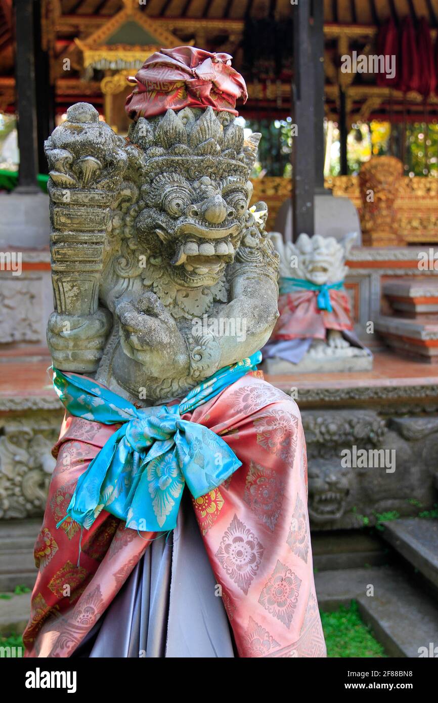 Red devil statue hi-res stock photography and images - Alamy
