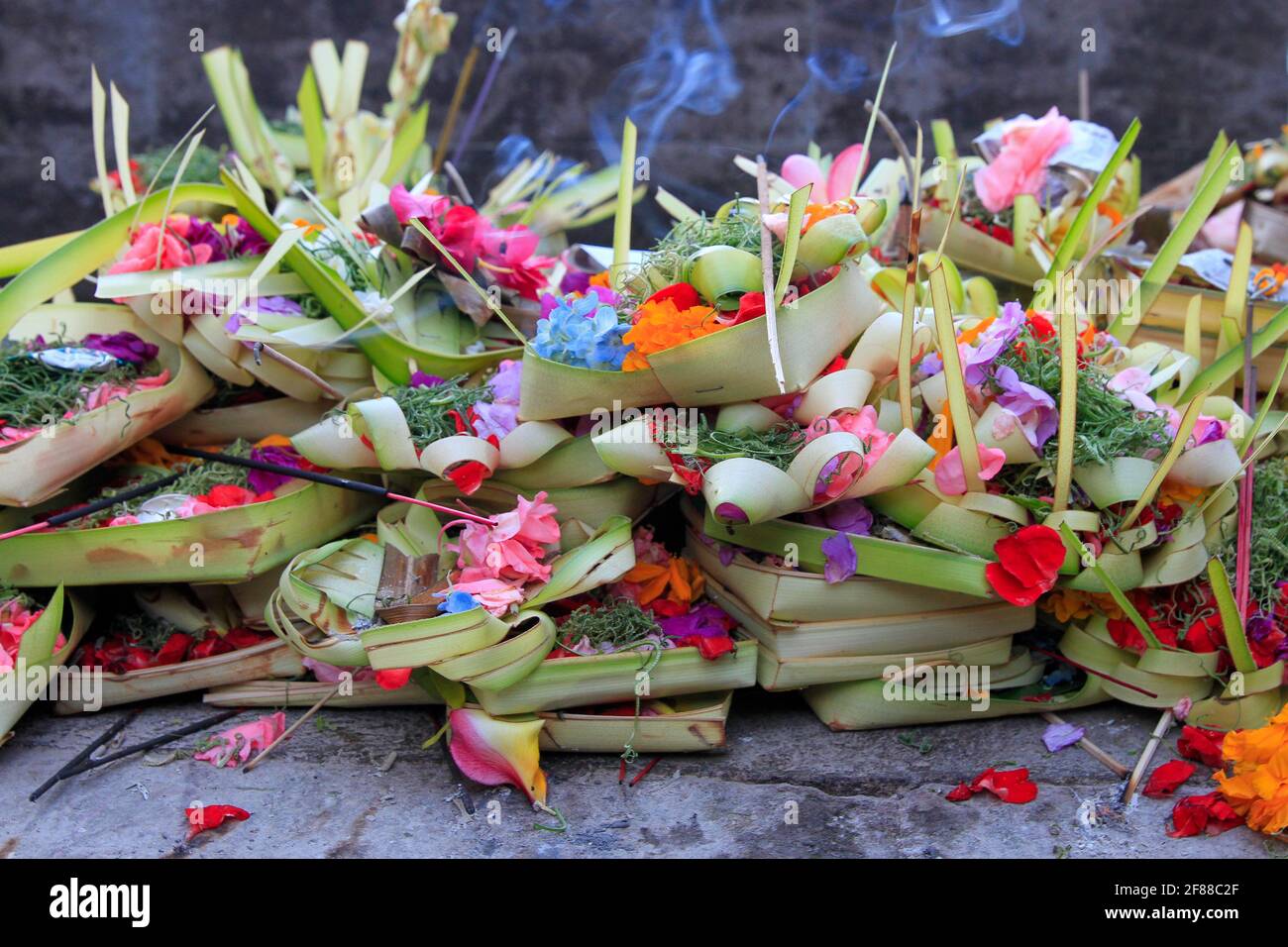 Canang sari hi-res stock photography and images - Alamy