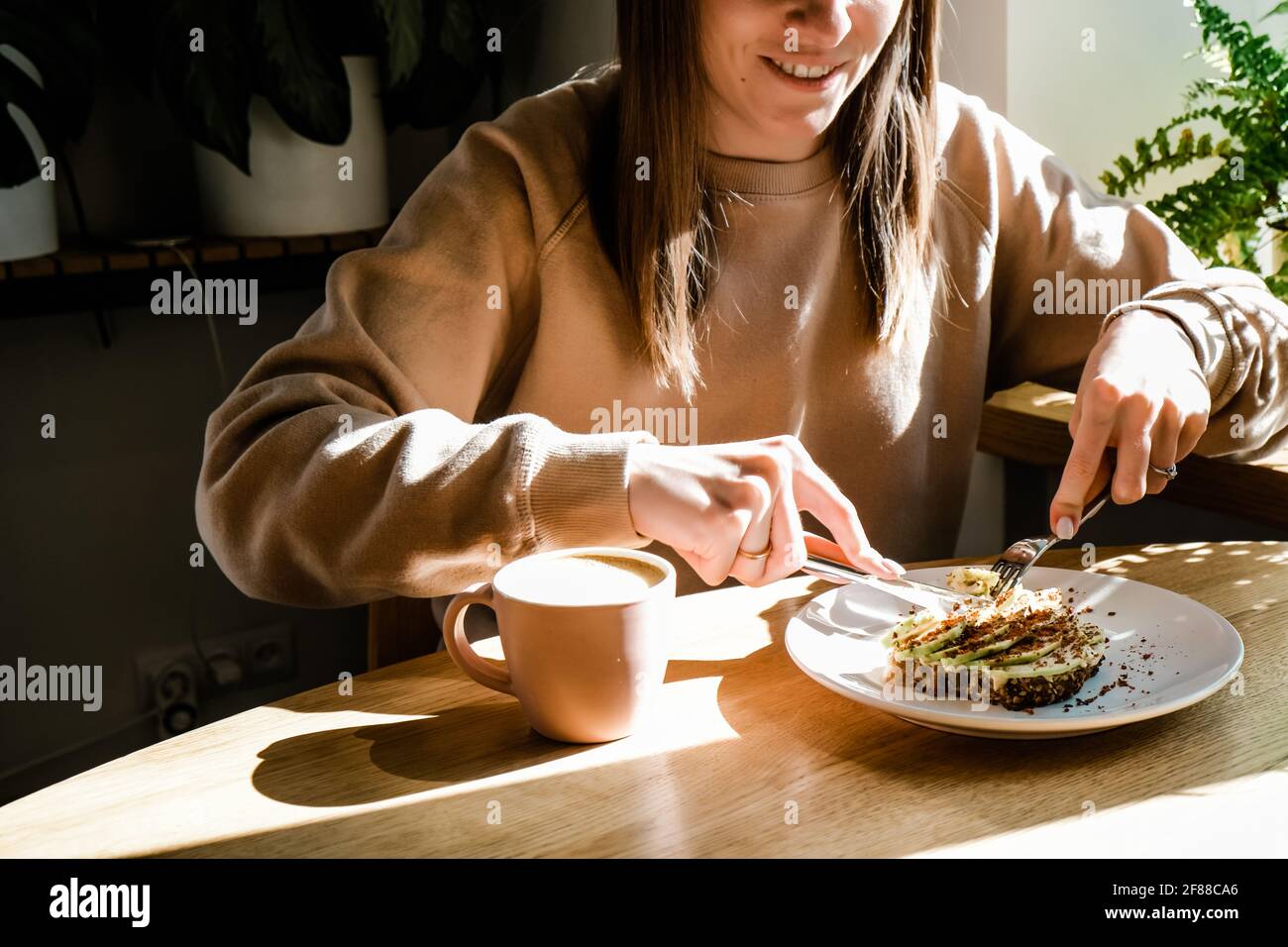 Woman eating toast street hi-res stock photography and images - Alamy