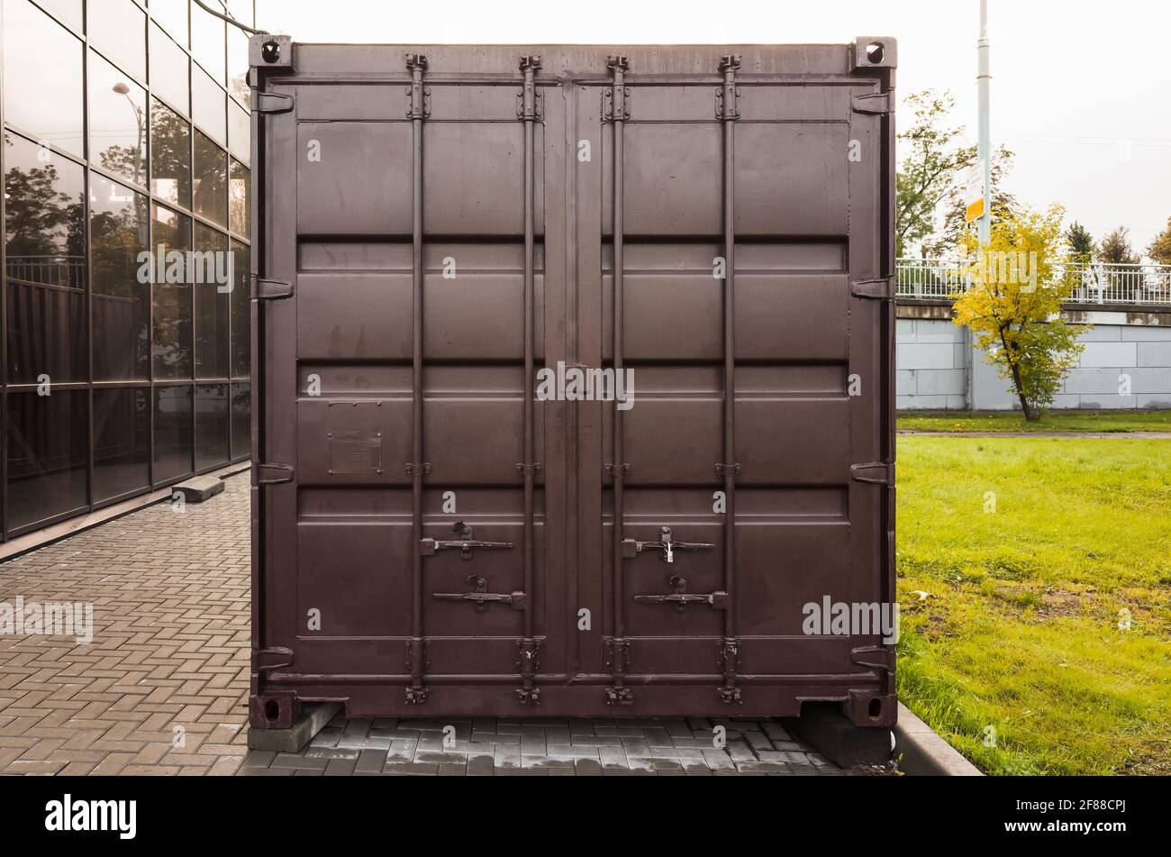 Shipping container doors hi-res stock photography and images - Alamy