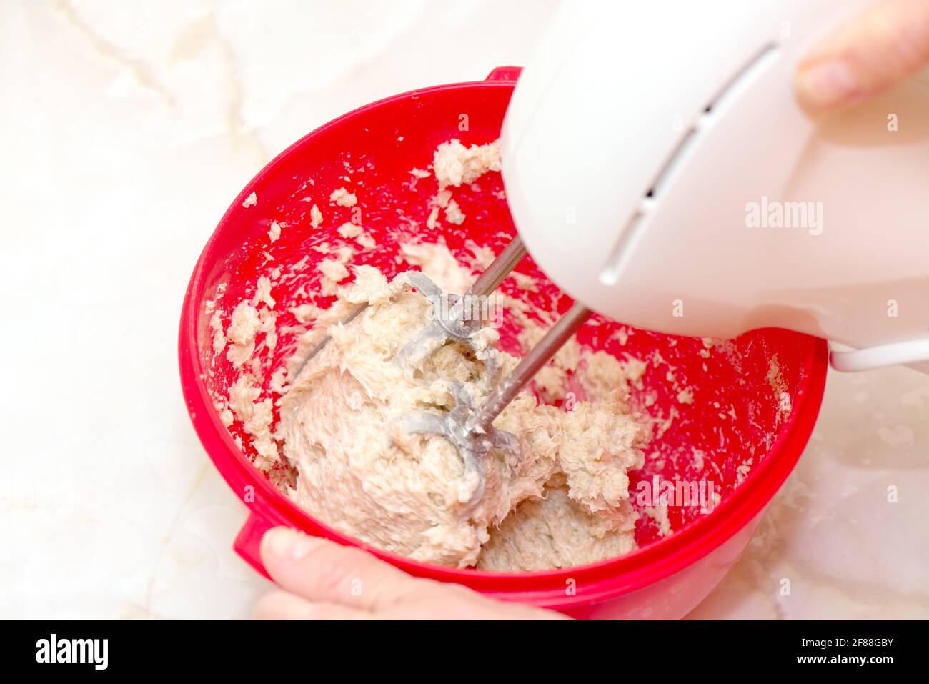 Hand mixer hi-res stock photography and images - Alamy