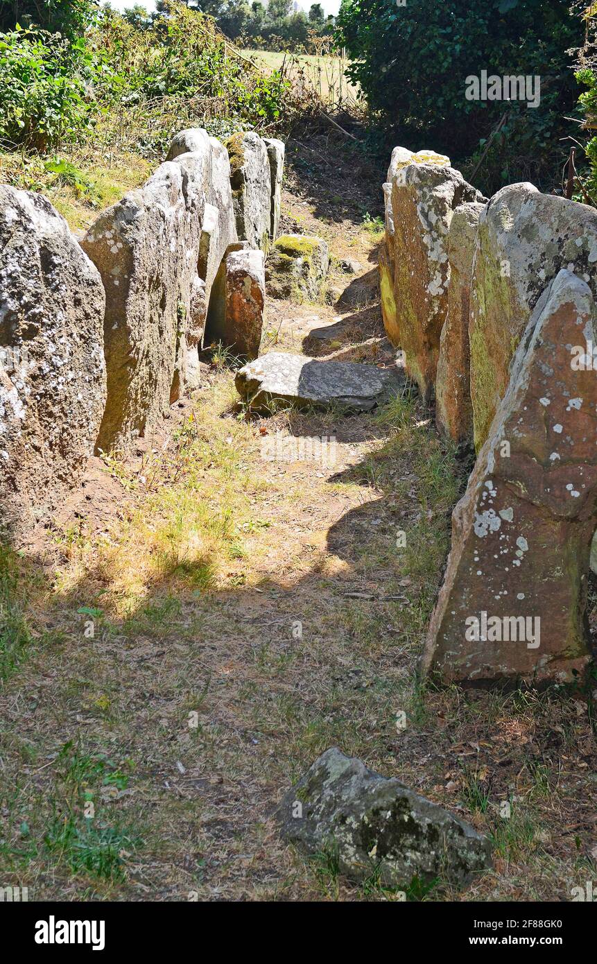 Ancient dolmen hi-res stock photography and images - Alamy