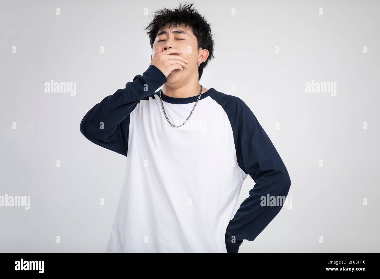 Men yawning hi-res stock photography and images - Alamy