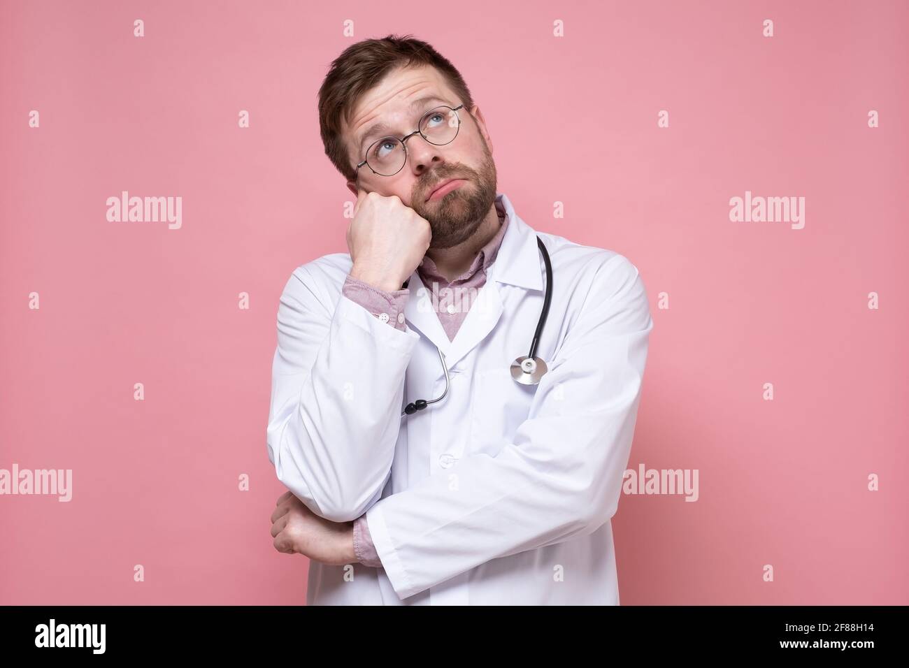 Sad doctor hi-res stock photography and images - Alamy