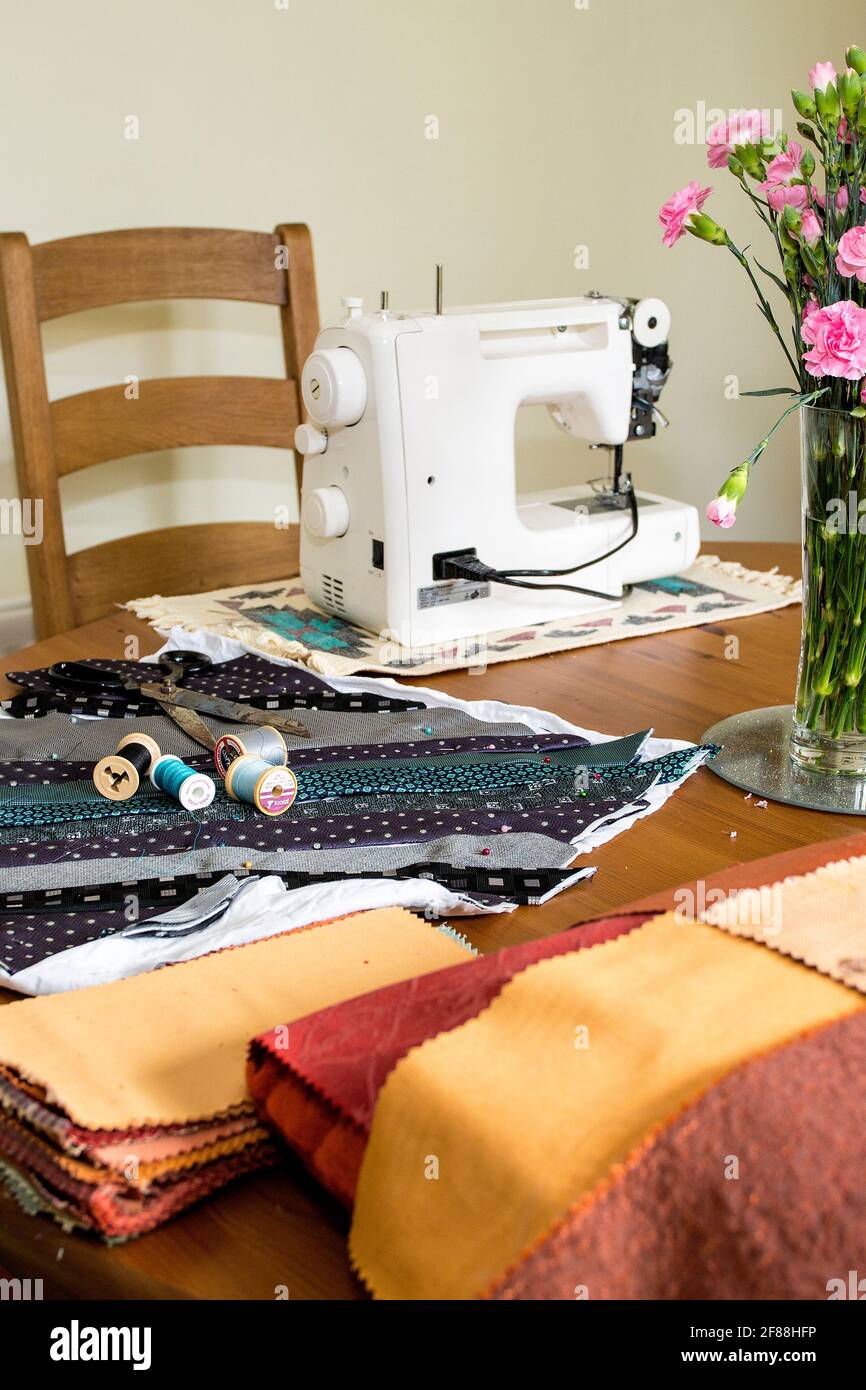 Stitching at the dining table hi-res stock photography and images - Alamy