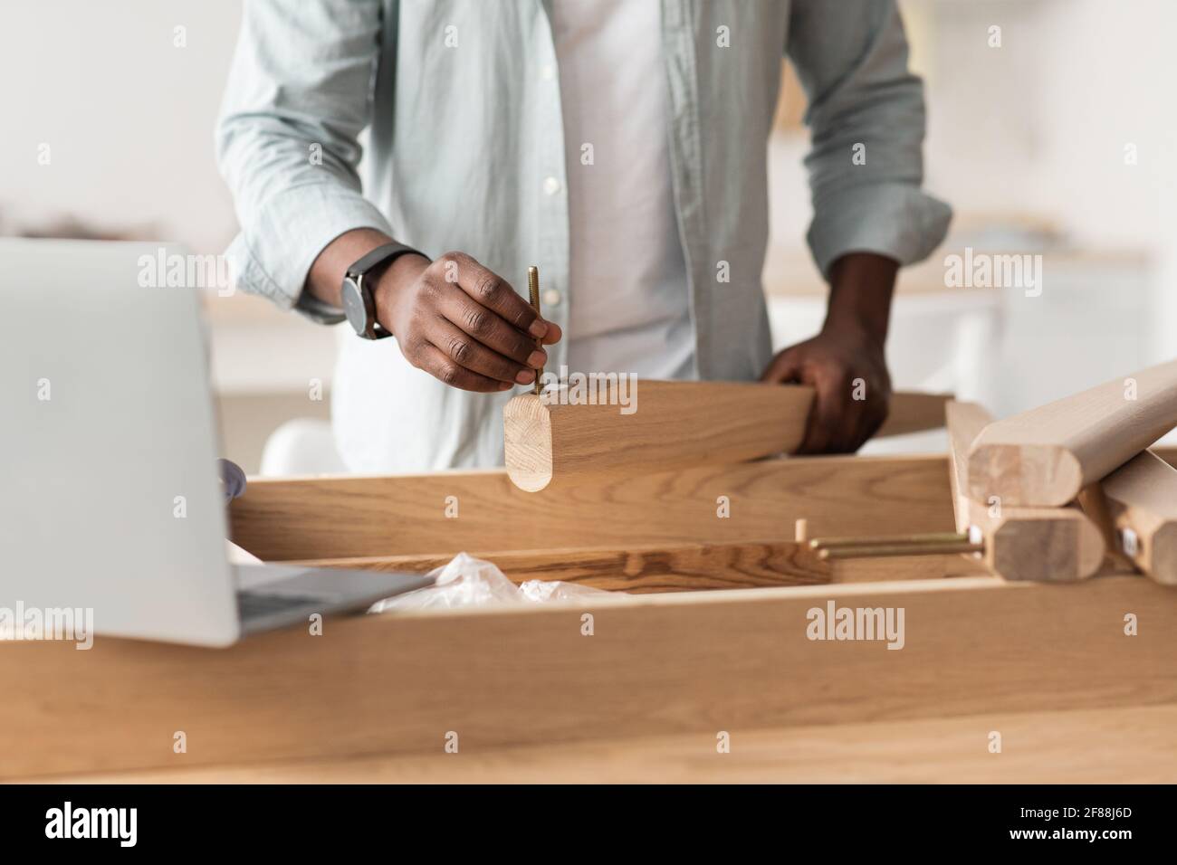 Leg repair hi-res stock photography and images - Alamy