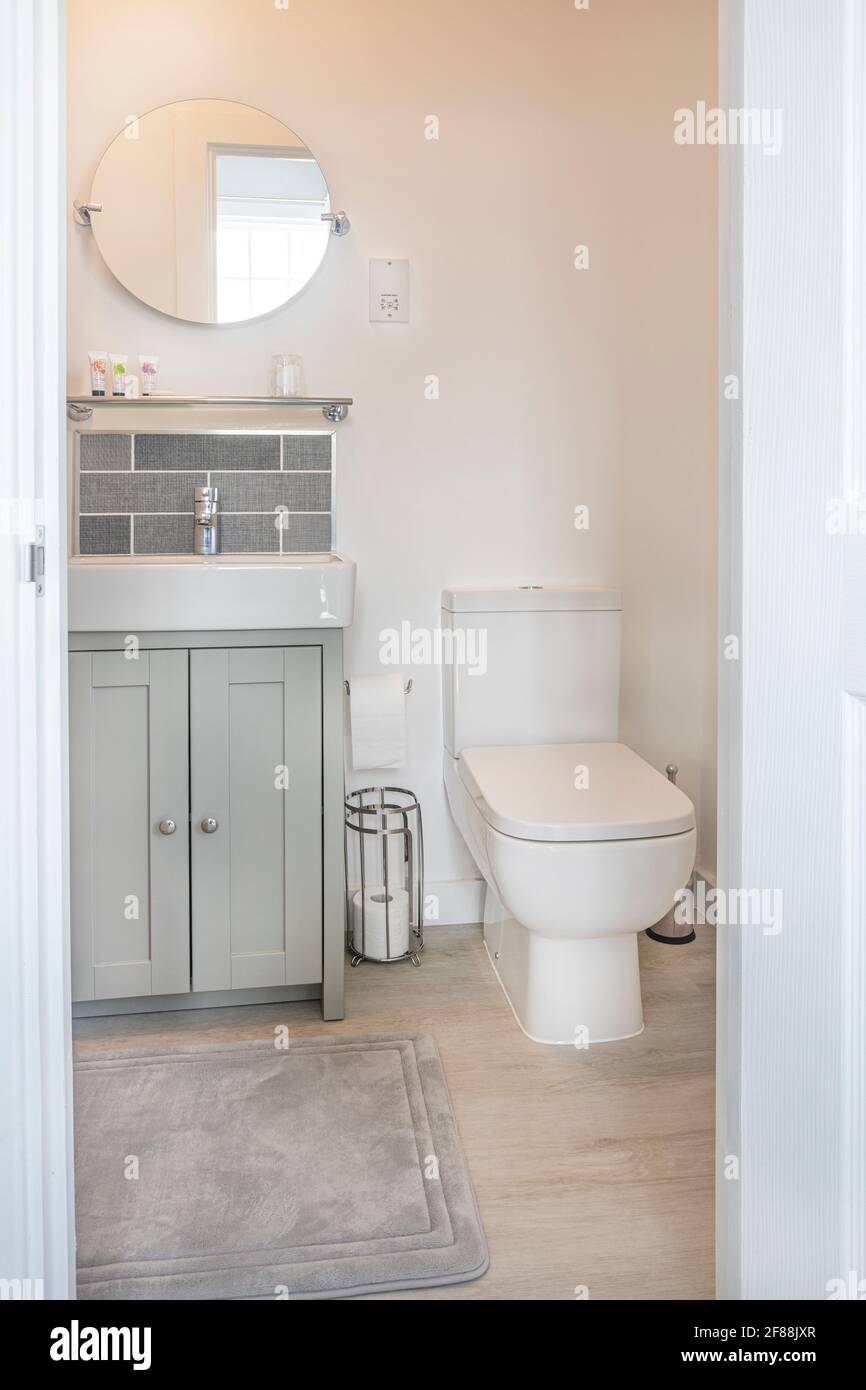 Shower basin hi-res stock photography and images - Alamy