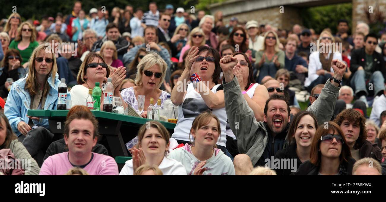 Wimbledon 2007.... Crouds on Henman Hill react during Tim Henmans ...