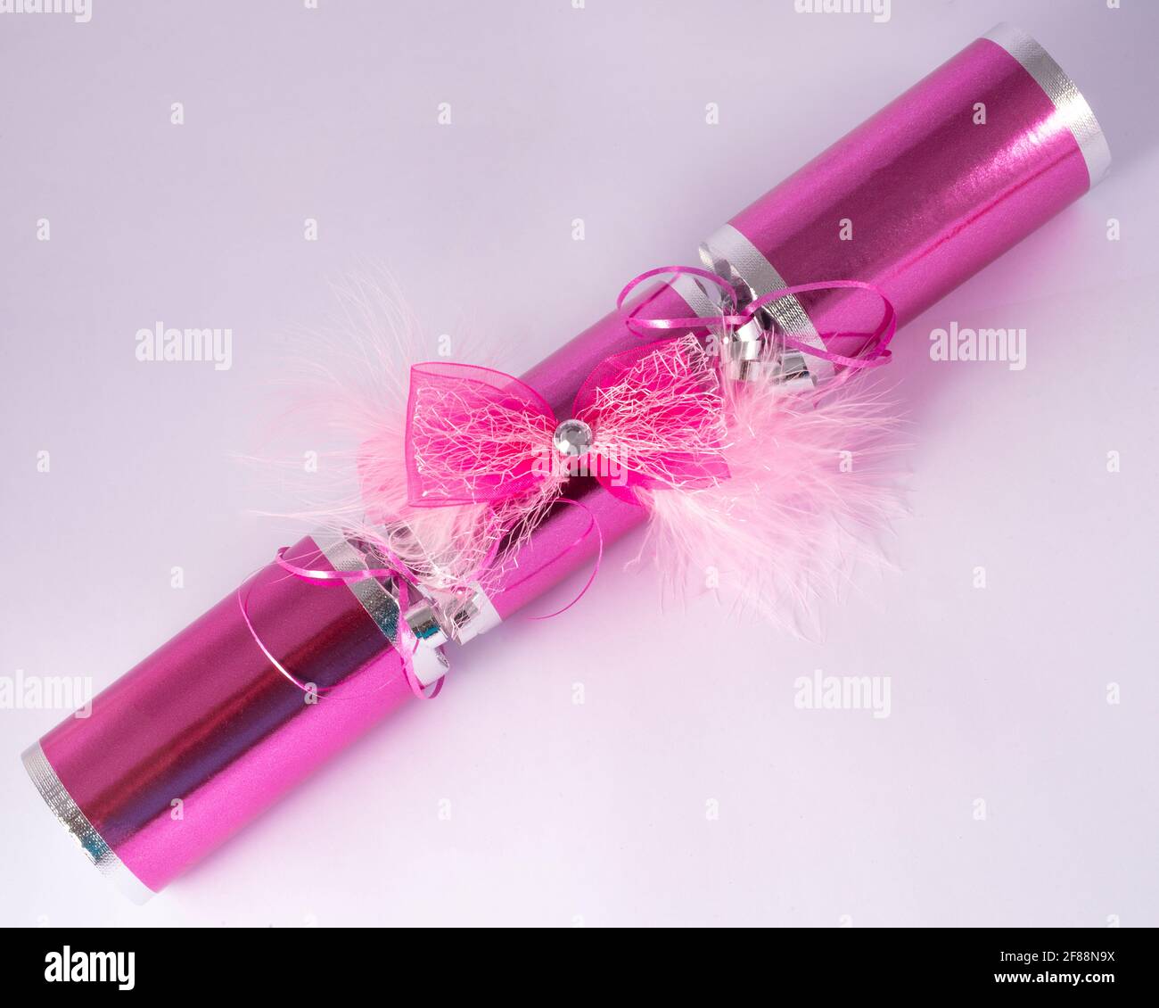 Family pulling christmas crackers hi-res stock photography and images ...