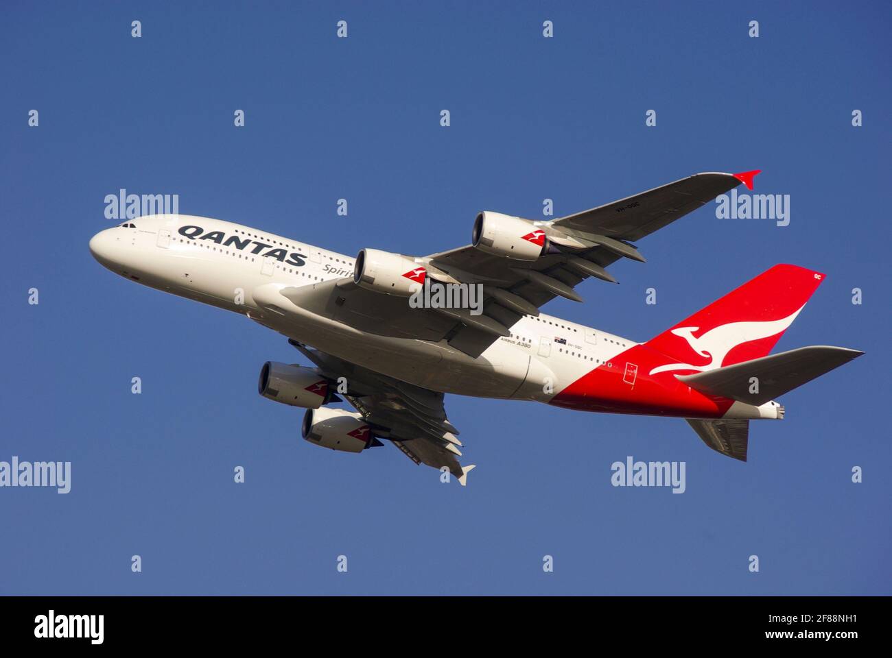 Qantas Airbus A380 -842 jet airliner plane VH-OQC taking off from ...