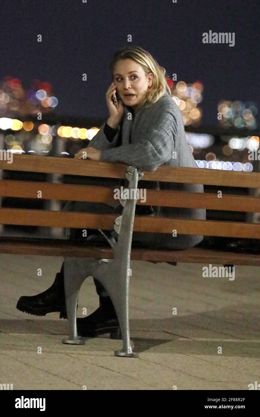 New York - NY - 20200914 - Kaley Cuoco braving the cold windy night to ...