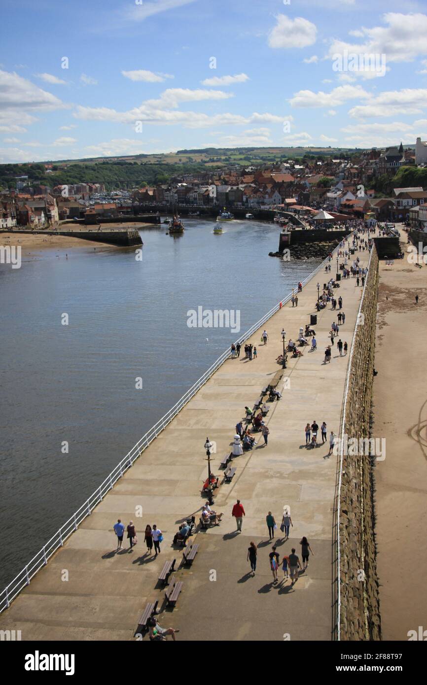 Whitby high lighthouse hi-res stock photography and images - Alamy