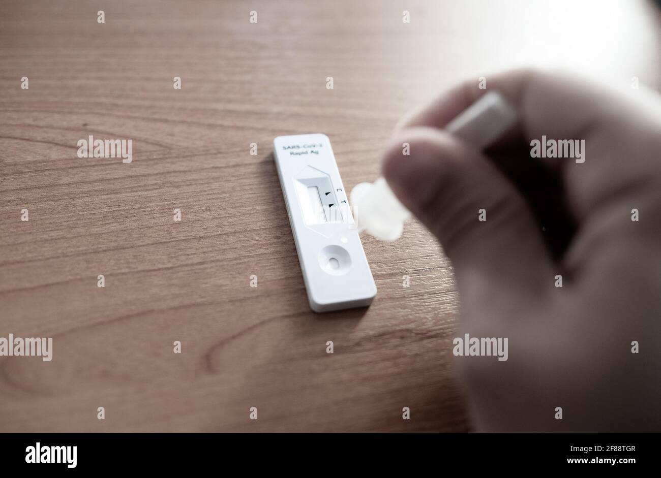 Doctor performing blood test hi-res stock photography and images - Alamy