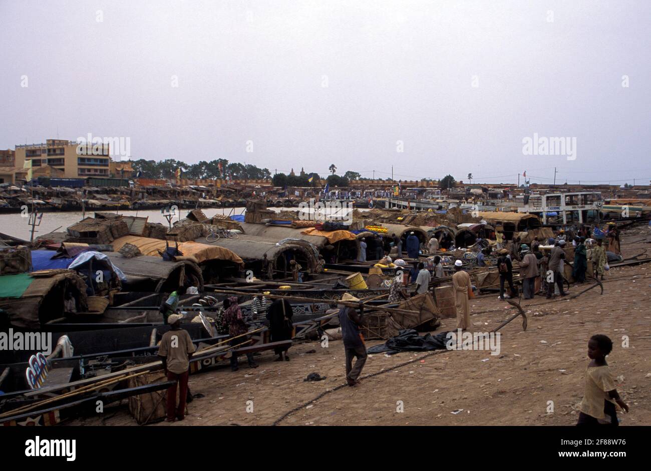 Port of Mopti and market, Mopti, Inner Niger Delta region, Mali Stock ...