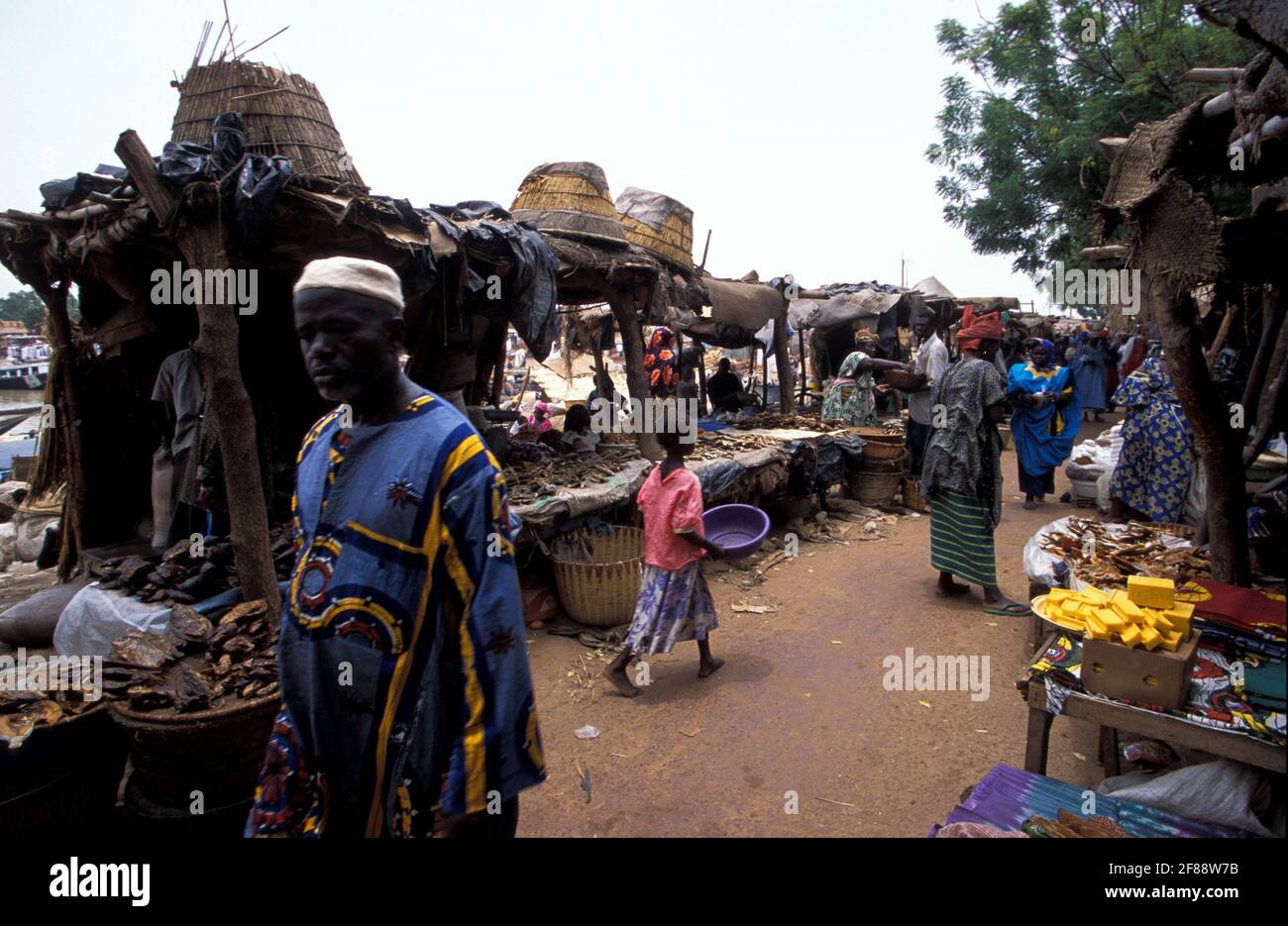 Port of Mopti and market, Mopti, Inner Niger Delta region, Mali Stock ...