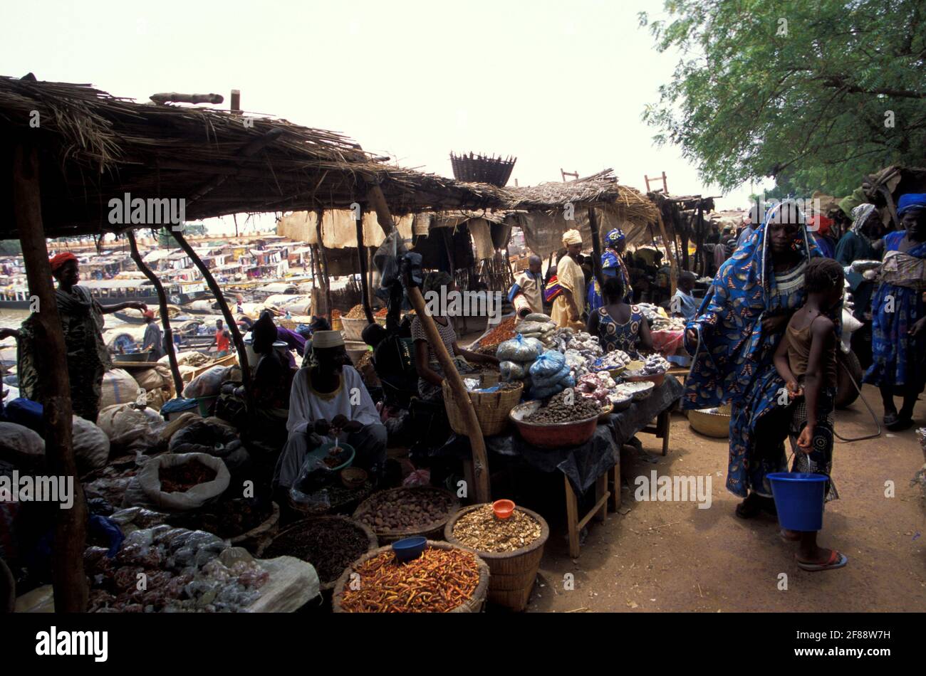 Port of mopti and market hi-res stock photography and images - Alamy