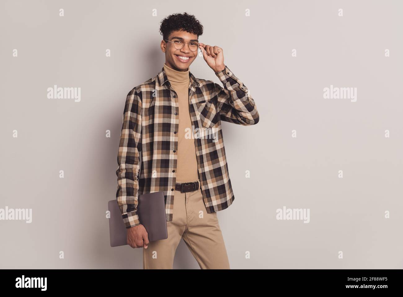 Photo portrait of young boy in casual outfit spectacles smiling keeping ...