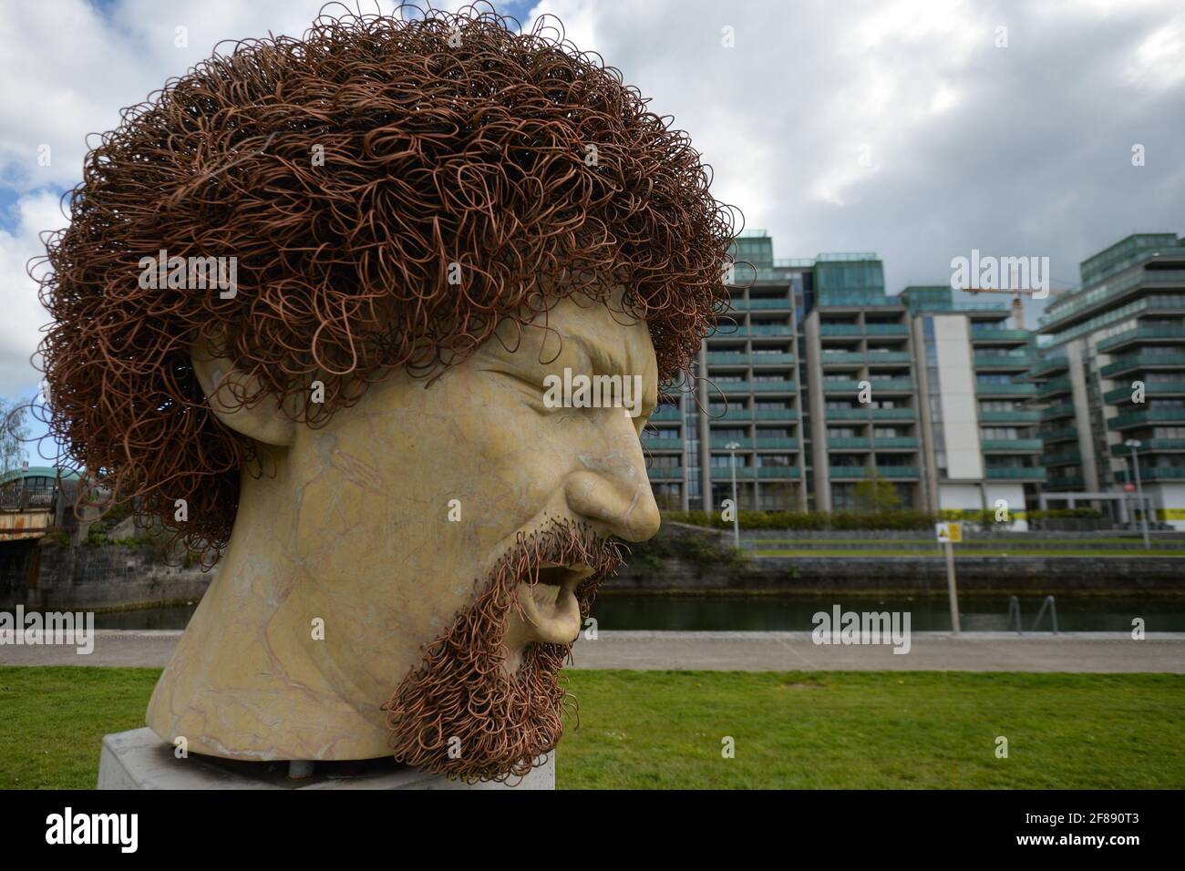 Dublin, Ireland. 10th Apr, 2021. A view of Luke Kelly head statue in ...