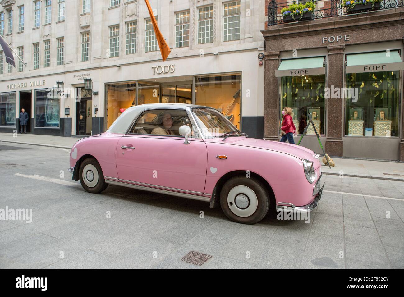 Le pink figaro hi-res stock photography and images - Alamy