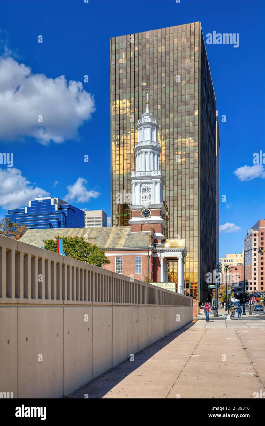 Gold center building hi-res stock photography and images - Alamy