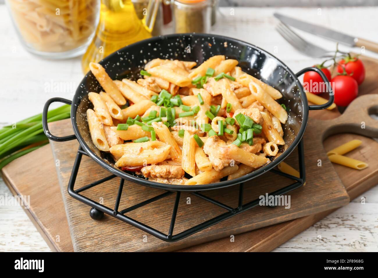 Penne pasta stand hi-res stock photography and images - Alamy