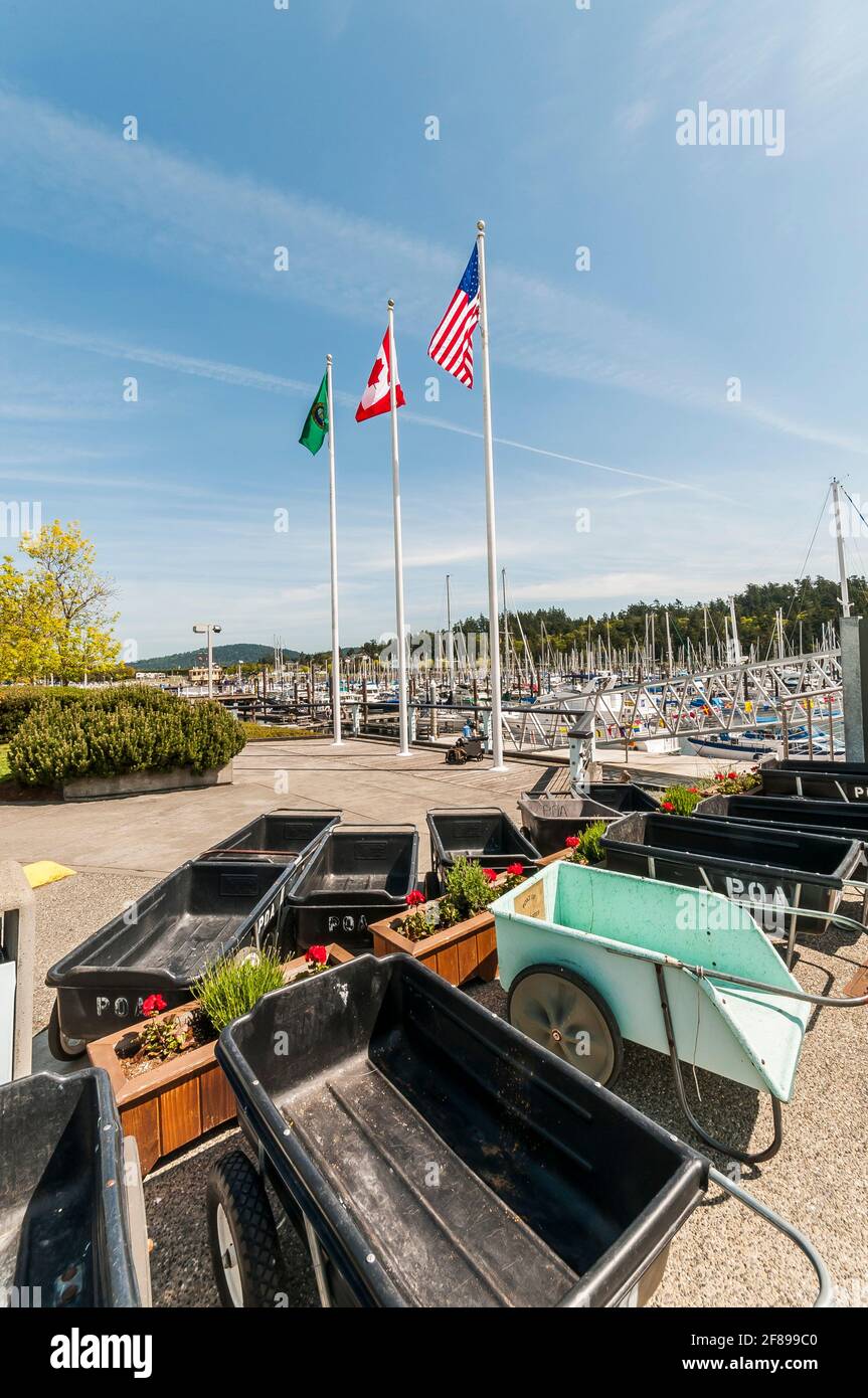 Push carts hi-res stock photography and images - Alamy