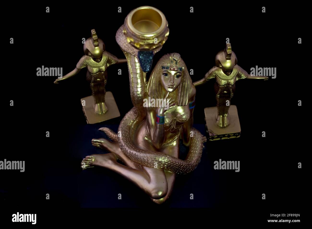 Egyptian goddesses hi-res stock photography and images - Alamy