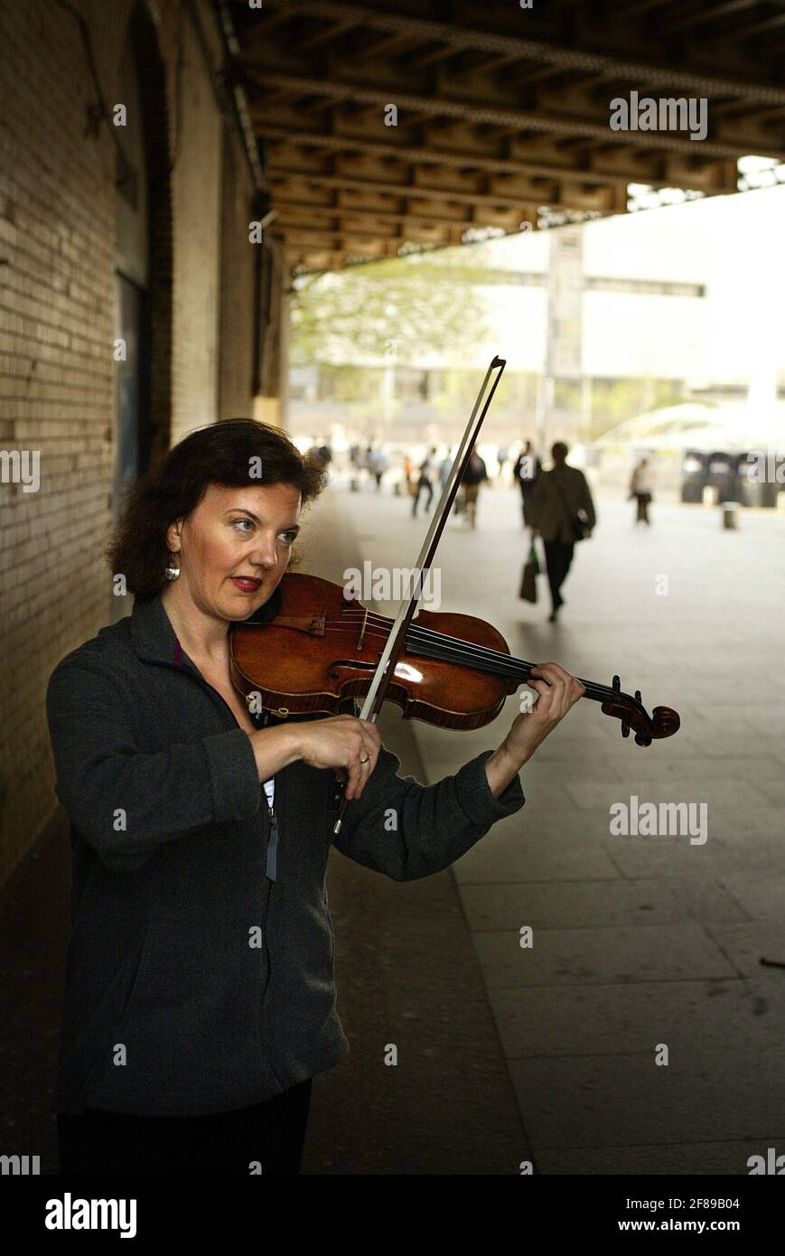 Celebrated violinist Tasmin Little busking on the outskirts of waterloo ...