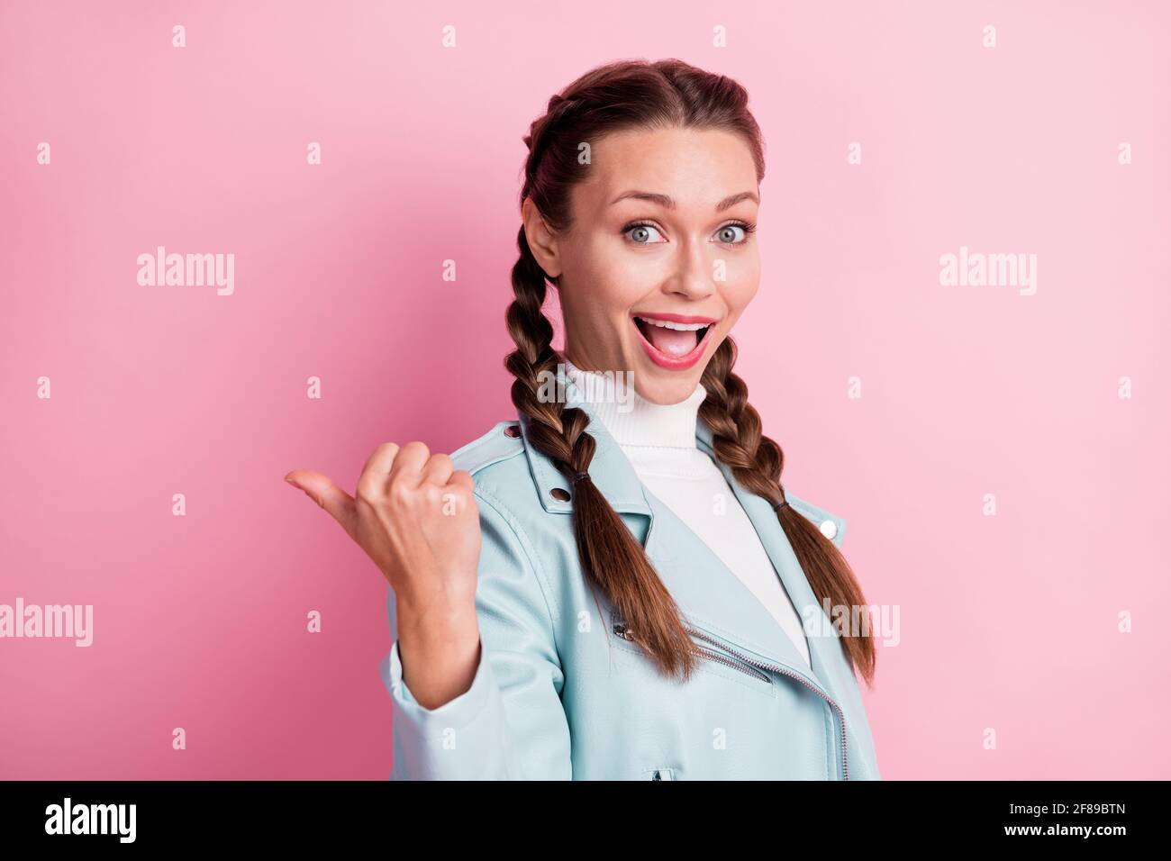 Photo of young excited girl amazed surprised point thumb empty space ...