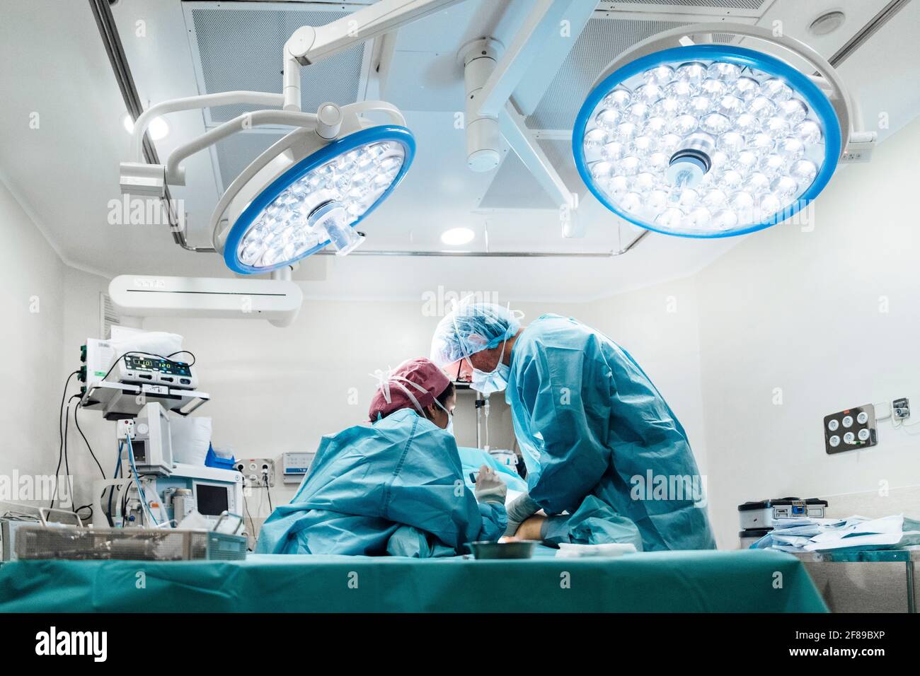 Professional medical team performing surgery at the hospital Stock ...