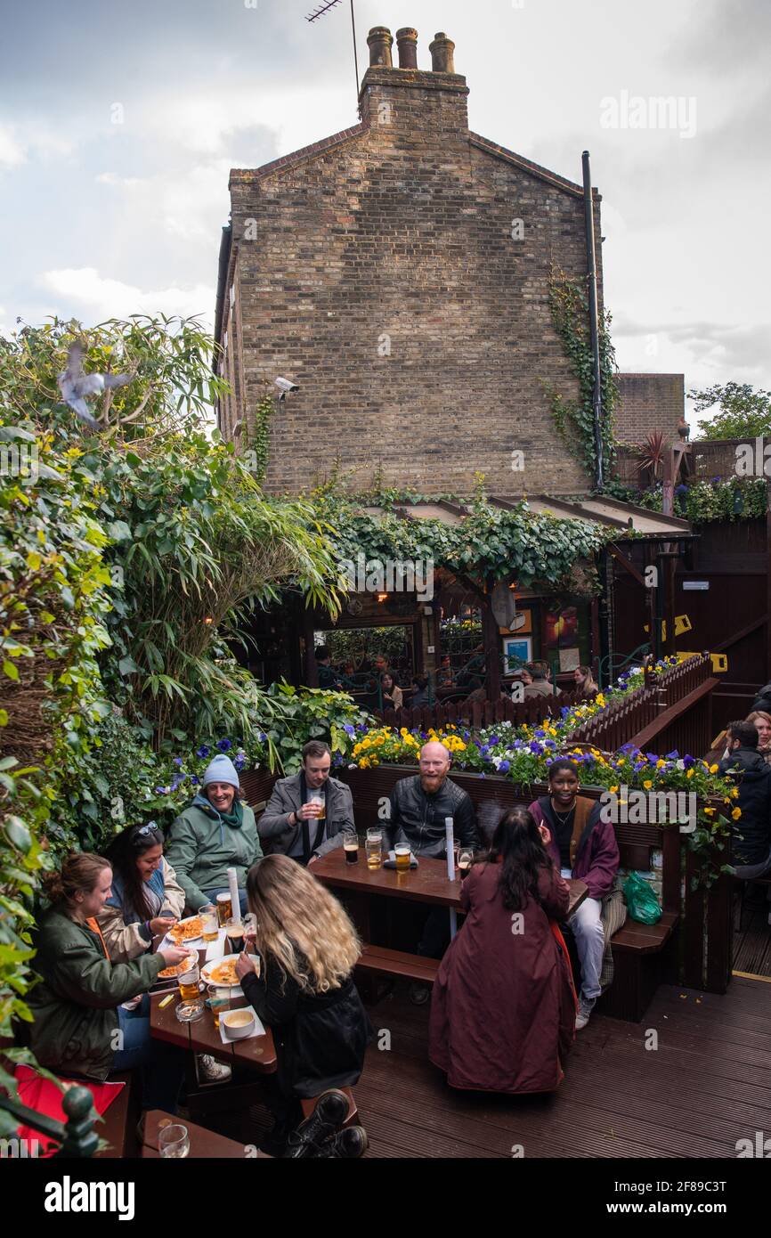 Faltering fullback pub garden hi-res stock photography and images - Alamy