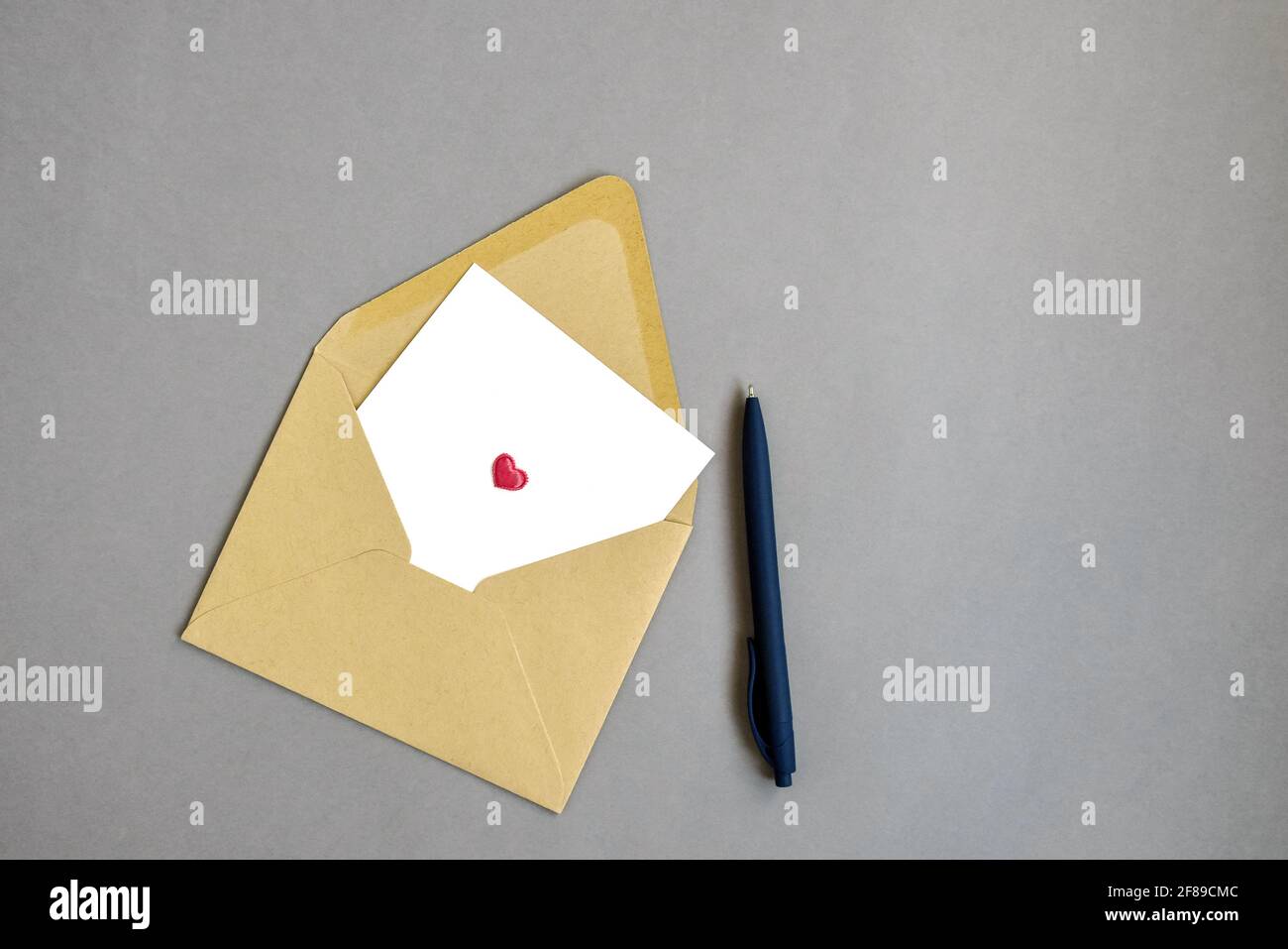 Empty envelope hi-res stock photography and images - Alamy