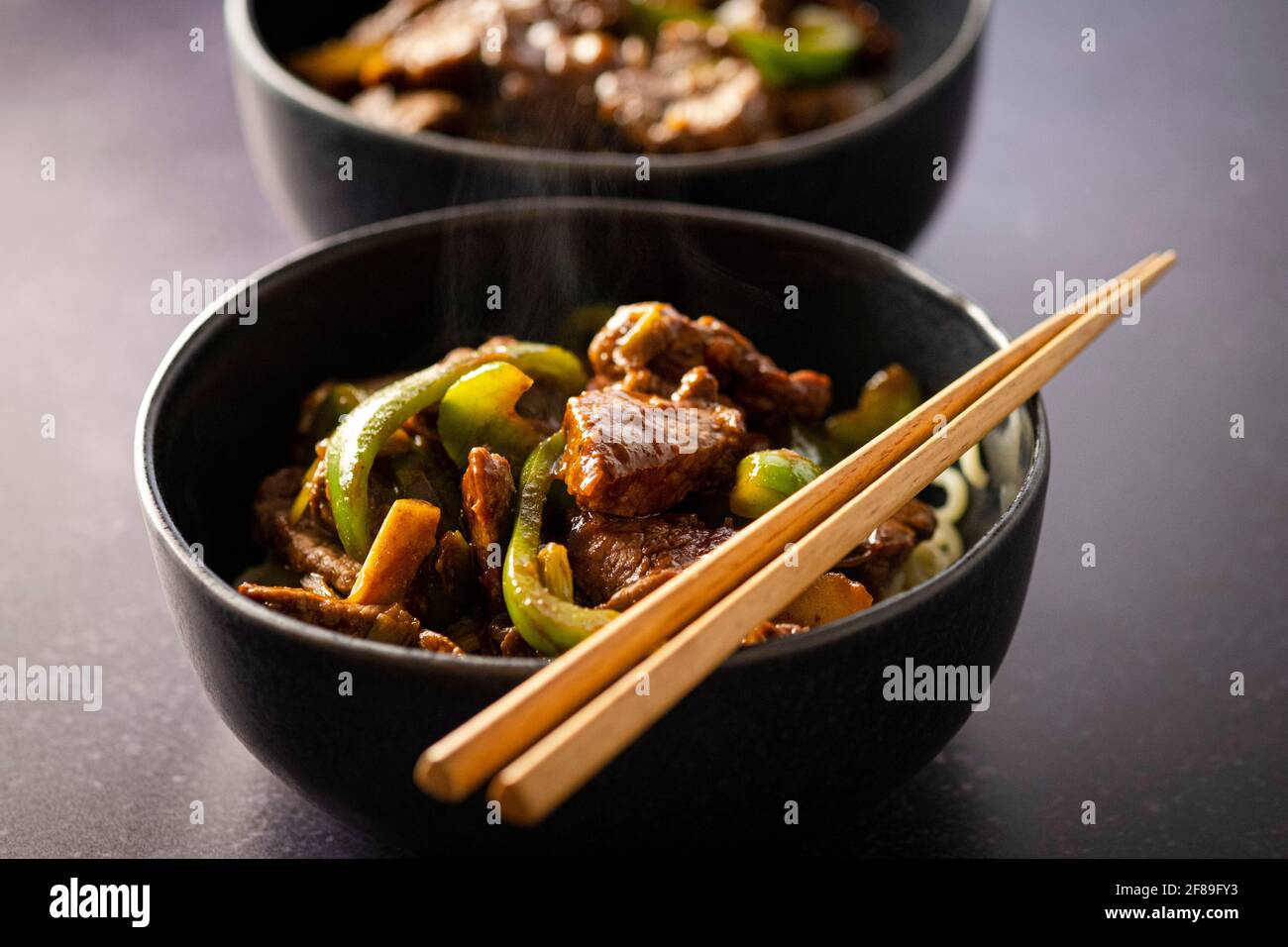 Chinese sizzling beef stir-fry Stock Photo - Alamy