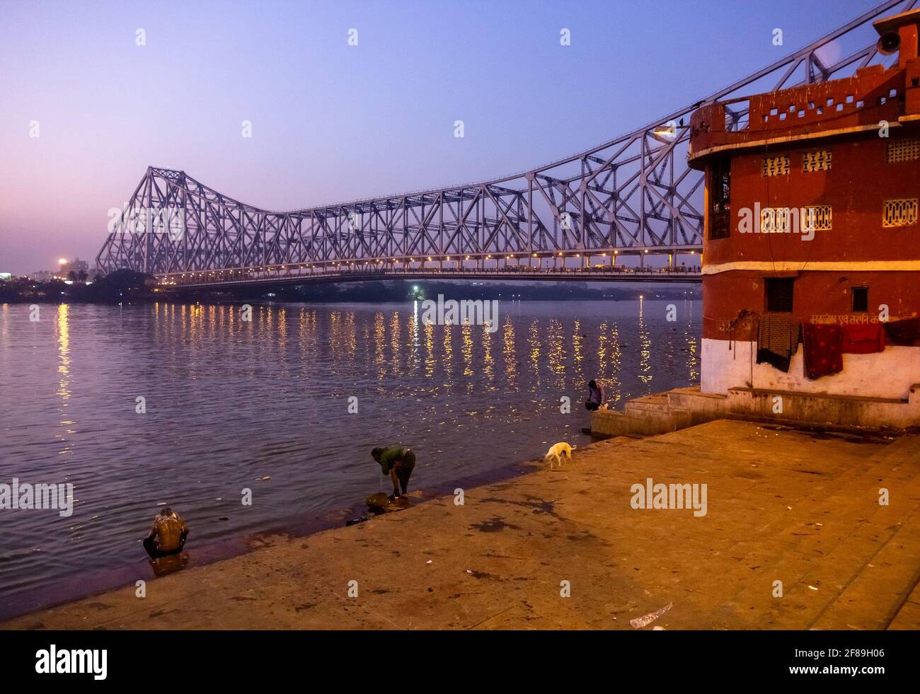 Kolkata, West Bengal, India - January 2018: The historic Howrah bridge ...