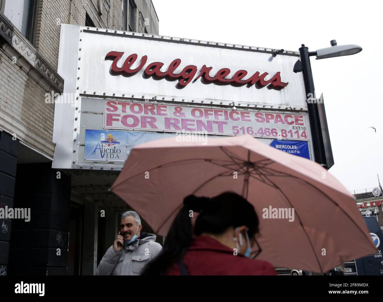 Walgreens store 2021 hi-res stock photography and images - Alamy