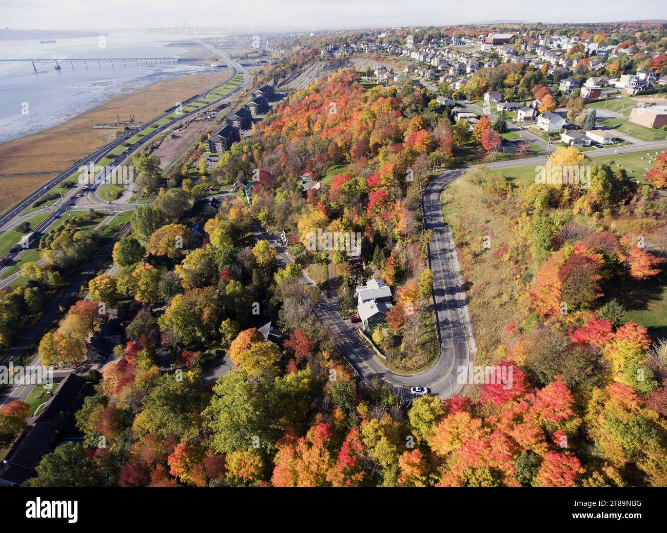 Curvy street hi-res stock photography and images - Alamy