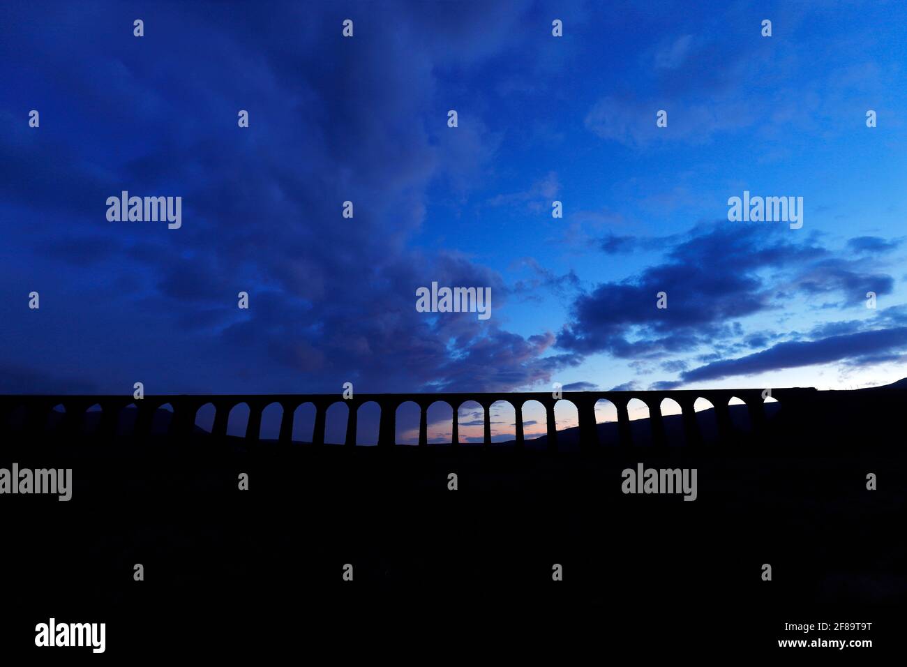 Ribblehead viaduct at night hi-res stock photography and images - Alamy